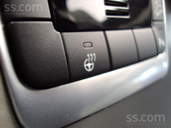 Black Volvo XC70 2014 in Riga, with an engine capacity of 2.40 L and mileage of 137 thousand km for 15000 €, photo 10 on AUTOMOTO.COM.LV