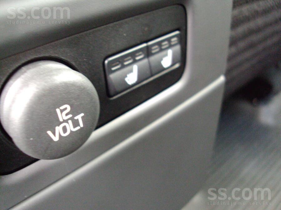 Black Volvo XC70 2014 in Riga, with an engine capacity of 2.40 L and mileage of 137 thousand km for 15000 €, photo 14 on AUTOMOTO.COM.LV