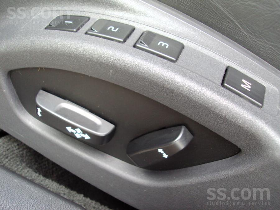 Black Volvo XC70 2014 in Riga, with an engine capacity of 2.40 L and mileage of 137 thousand km for 15000 €, photo 17 on AUTOMOTO.COM.LV