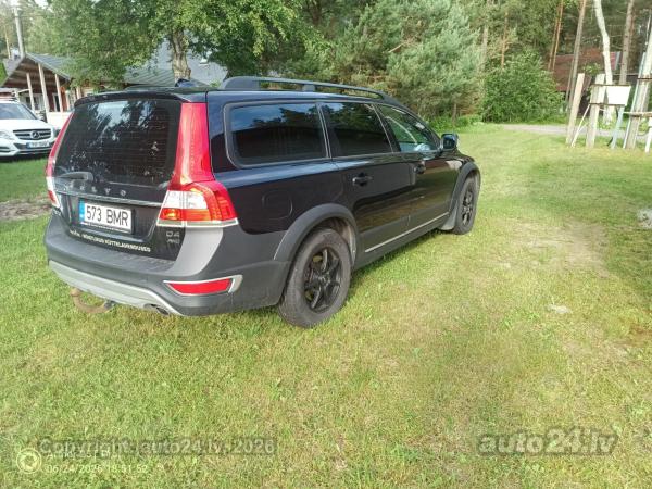 Black Volvo XC70 2014 in Tallinn, with an engine capacity of 2.40 L and mileage of 385 thousand km for 8450 €, photo 3 on AUTOMOTO.COM.LV