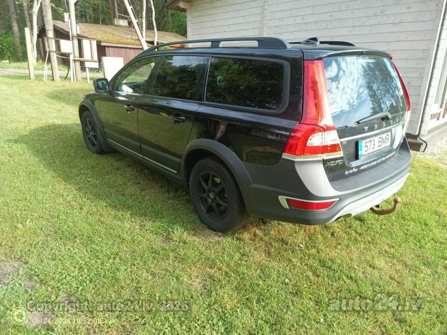 Black Volvo XC70 2014 in Tallinn, with an engine capacity of 2.40 L and mileage of 385 thousand km for 8450 €, photo 5 on AUTOMOTO.COM.LV