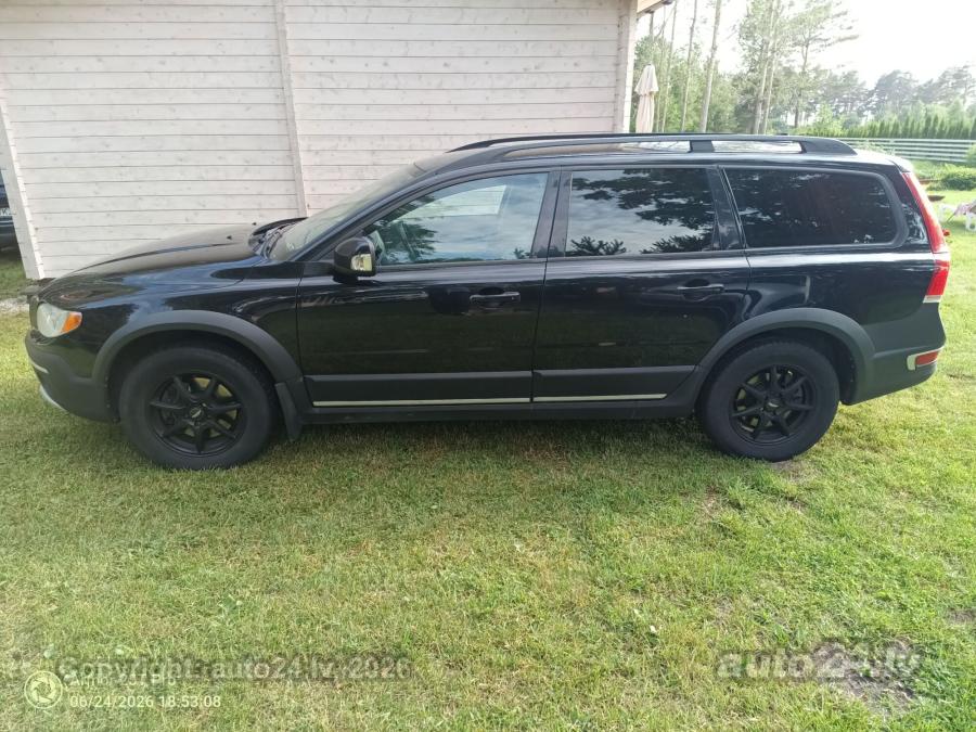 Black Volvo XC70 2014 in Tallinn, with an engine capacity of 2.40 L and mileage of 385 thousand km for 8450 €, photo 7 on AUTOMOTO.COM.LV