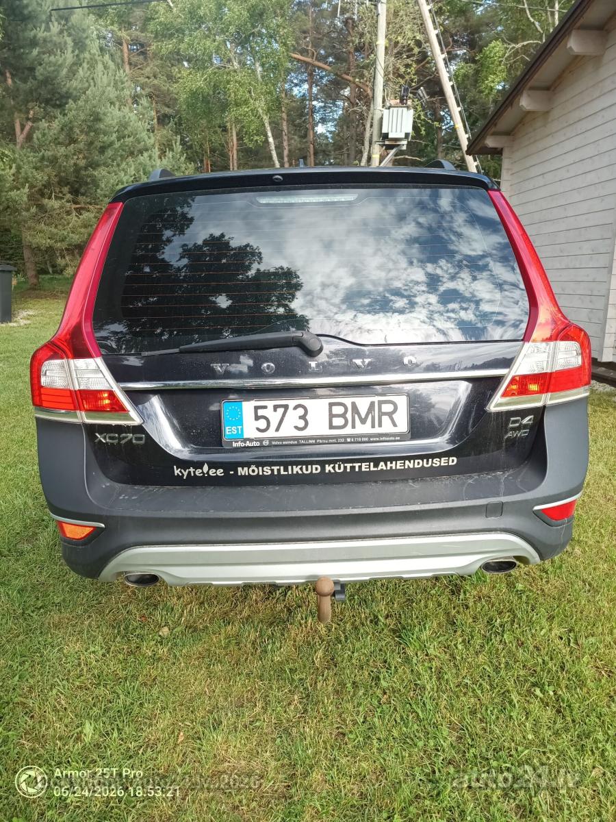 Black Volvo XC70 2014 in Tallinn, with an engine capacity of 2.40 L and mileage of 385 thousand km for 8450 €, photo 8 on AUTOMOTO.COM.LV