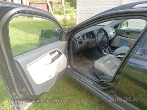 Black Volvo XC70 2014 in Tallinn, with an engine capacity of 2.40 L and mileage of 385 thousand km for 8450 €, photo 9 on AUTOMOTO.COM.LV