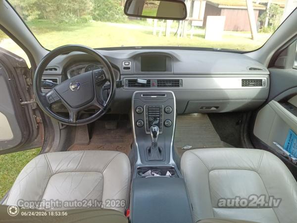 Black Volvo XC70 2014 in Tallinn, with an engine capacity of 2.40 L and mileage of 385 thousand km for 8450 €, photo 9 on AUTOMOTO.COM.LV