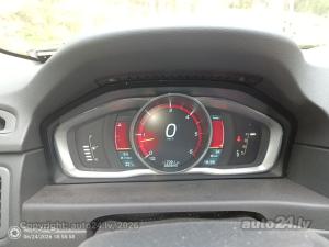 Black Volvo XC70 2014 in Tallinn, with an engine capacity of 2.40 L and mileage of 385 thousand km for 8450 €, photo 16 on AUTOMOTO.COM.LV