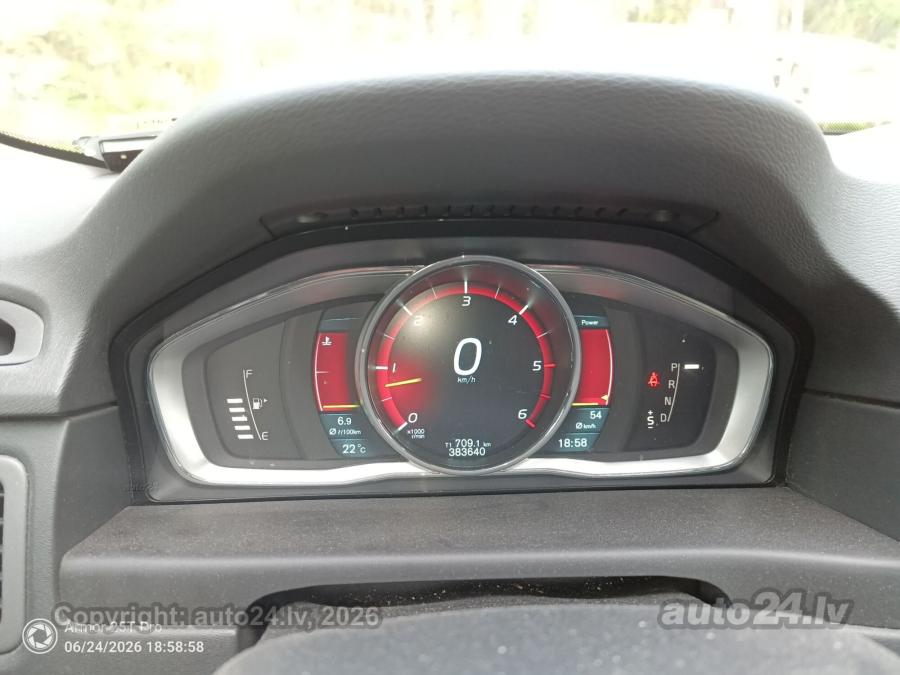 Black Volvo XC70 2014 in Tallinn, with an engine capacity of 2.40 L and mileage of 385 thousand km for 8450 €, photo 16 on AUTOMOTO.COM.LV