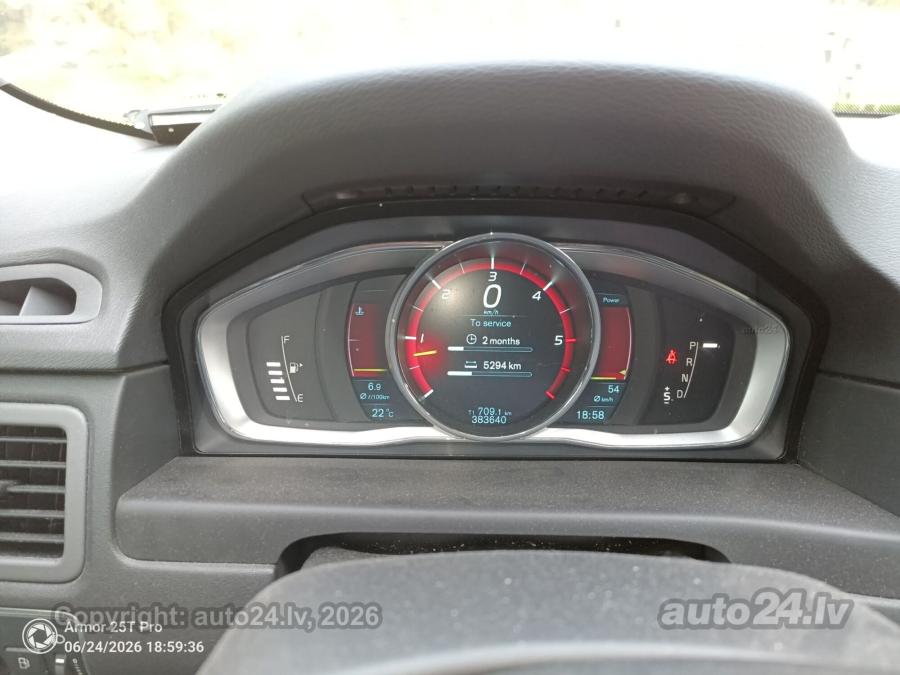 Black Volvo XC70 2014 in Tallinn, with an engine capacity of 2.40 L and mileage of 385 thousand km for 8450 €, photo 17 on AUTOMOTO.COM.LV