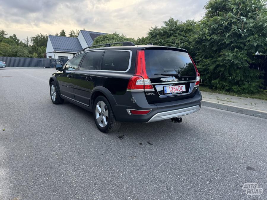 Black Volvo XC70 2014 in Vilnius, with an engine capacity of 3.20 L and mileage of 207 thousand km for 12700 €, photo 6 on AUTOMOTO.COM.LV
