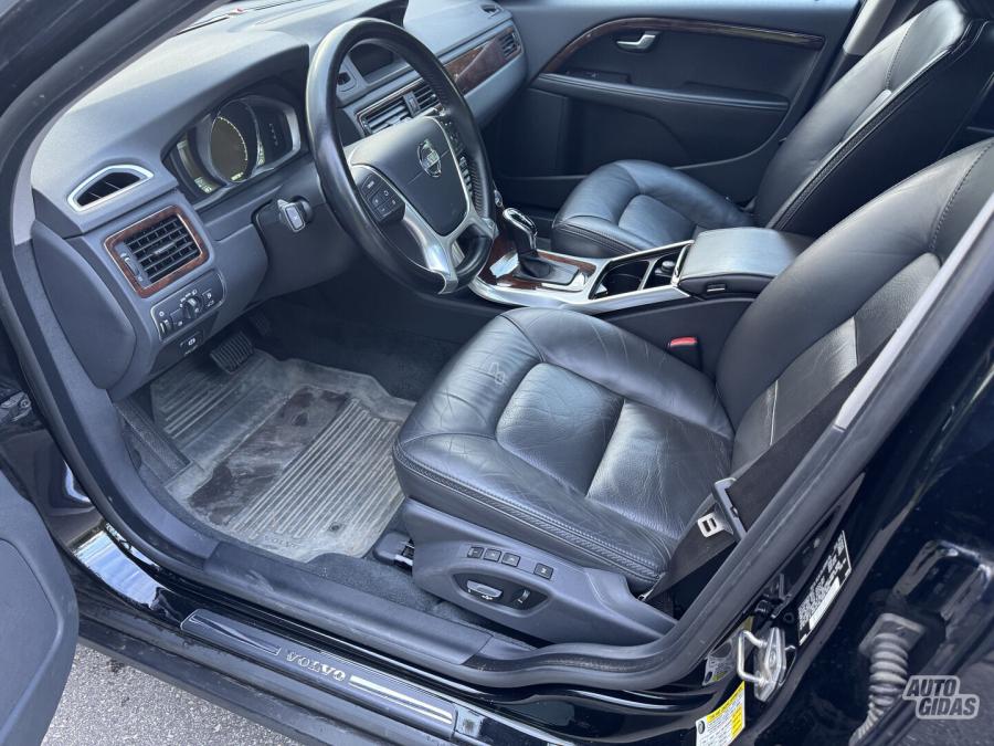 Black Volvo XC70 2014 in Vilnius, with an engine capacity of 3.20 L and mileage of 207 thousand km for 12700 €, photo 14 on AUTOMOTO.COM.LV