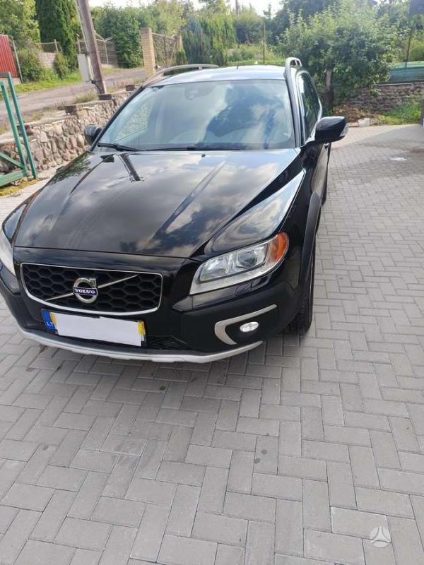 Black Volvo XC70 2014 in Vilnius, with an engine capacity of 2.40 L and mileage of 340 thousand km for 11500 €, photo 1 on AUTOMOTO.COM.LV