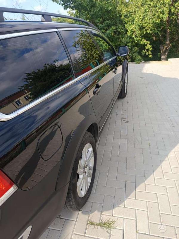 Black Volvo XC70 2014 in Vilnius, with an engine capacity of 2.40 L and mileage of 340 thousand km for 11500 €, photo 4 on AUTOMOTO.COM.LV