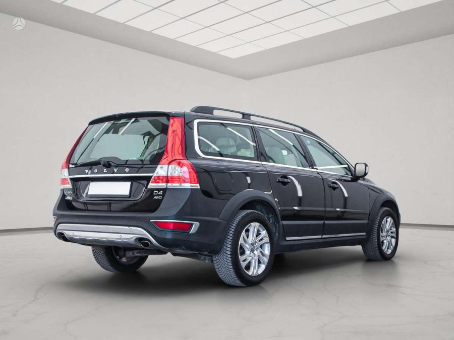 Black Volvo XC70 2014 in Kaunas, with an engine capacity of 2.40 L and mileage of 272 thousand km for 10990 €, photo 7 on AUTOMOTO.COM.LV