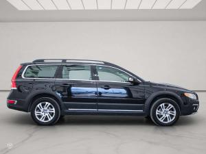Black Volvo XC70 2014 in Kaunas, with an engine capacity of 2.40 L and mileage of 272 thousand km for 10990 €, photo 8 on AUTOMOTO.COM.LV