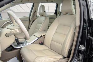 Black Volvo XC70 2014 in Kaunas, with an engine capacity of 2.40 L and mileage of 272 thousand km for 10990 €, photo 10 on AUTOMOTO.COM.LV