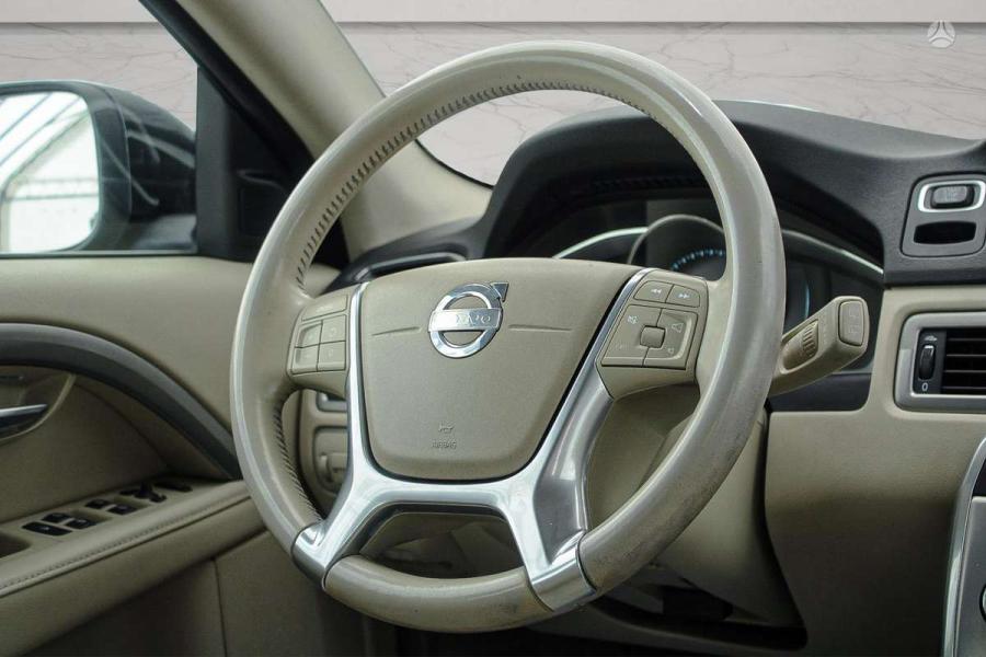 Black Volvo XC70 2014 in Kaunas, with an engine capacity of 2.40 L and mileage of 272 thousand km for 10990 €, photo 11 on AUTOMOTO.COM.LV