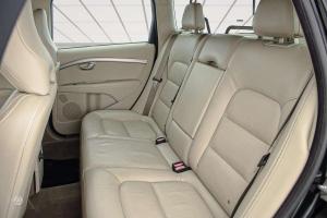 Black Volvo XC70 2014 in Kaunas, with an engine capacity of 2.40 L and mileage of 272 thousand km for 10990 €, photo 12 on AUTOMOTO.COM.LV