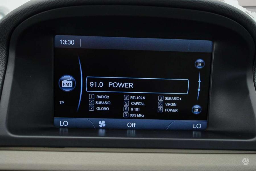Black Volvo XC70 2014 in Kaunas, with an engine capacity of 2.40 L and mileage of 272 thousand km for 10990 €, photo 14 on AUTOMOTO.COM.LV