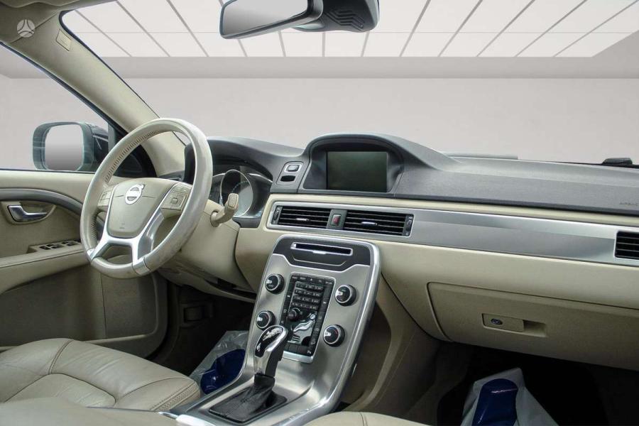 Black Volvo XC70 2014 in Kaunas, with an engine capacity of 2.40 L and mileage of 272 thousand km for 10990 €, photo 15 on AUTOMOTO.COM.LV