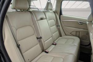 Black Volvo XC70 2014 in Kaunas, with an engine capacity of 2.40 L and mileage of 272 thousand km for 10990 €, photo 16 on AUTOMOTO.COM.LV