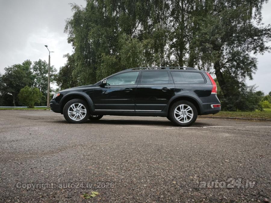 Black Volvo XC70 2014 in Tukums, with an engine capacity of 2.40 L and mileage of 460 thousand km for 9000 €, photo 6 on AUTOMOTO.COM.LV