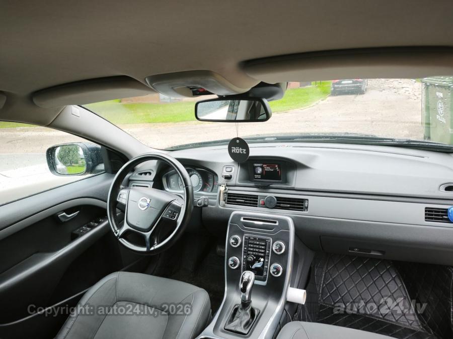 Black Volvo XC70 2014 in Tukums, with an engine capacity of 2.40 L and mileage of 460 thousand km for 9000 €, photo 11 on AUTOMOTO.COM.LV