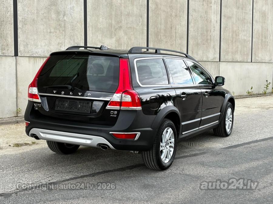 Black Volvo XC70 2014 in Tartu, with an engine capacity of 2.40 L and mileage of 242 thousand km for 14300 €, photo 4 on AUTOMOTO.COM.LV
