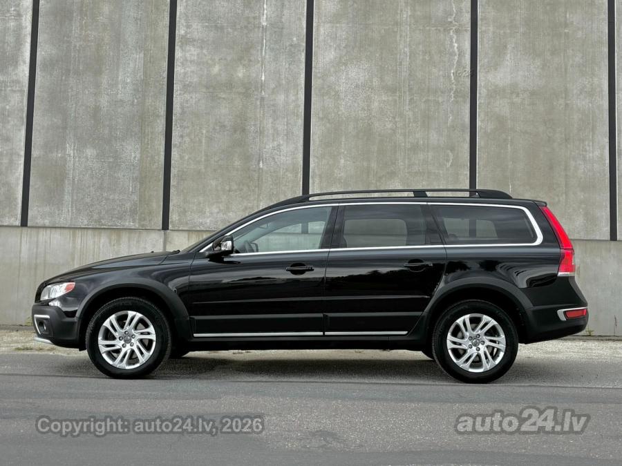 Black Volvo XC70 2014 in Tartu, with an engine capacity of 2.40 L and mileage of 242 thousand km for 14300 €, photo 6 on AUTOMOTO.COM.LV