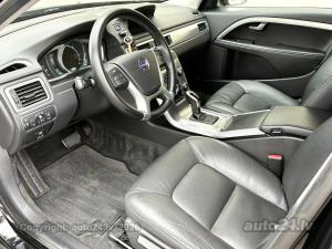 Black Volvo XC70 2014 in Tartu, with an engine capacity of 2.40 L and mileage of 242 thousand km for 14300 €, photo 9 on AUTOMOTO.COM.LV