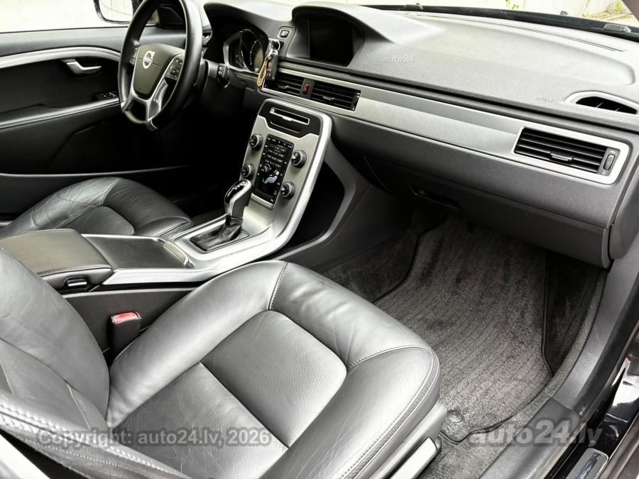 Black Volvo XC70 2014 in Tartu, with an engine capacity of 2.40 L and mileage of 242 thousand km for 14300 €, photo 10 on AUTOMOTO.COM.LV