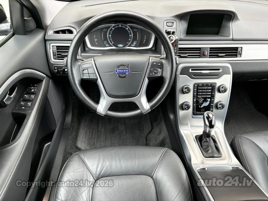 Black Volvo XC70 2014 in Tartu, with an engine capacity of 2.40 L and mileage of 242 thousand km for 14300 €, photo 13 on AUTOMOTO.COM.LV