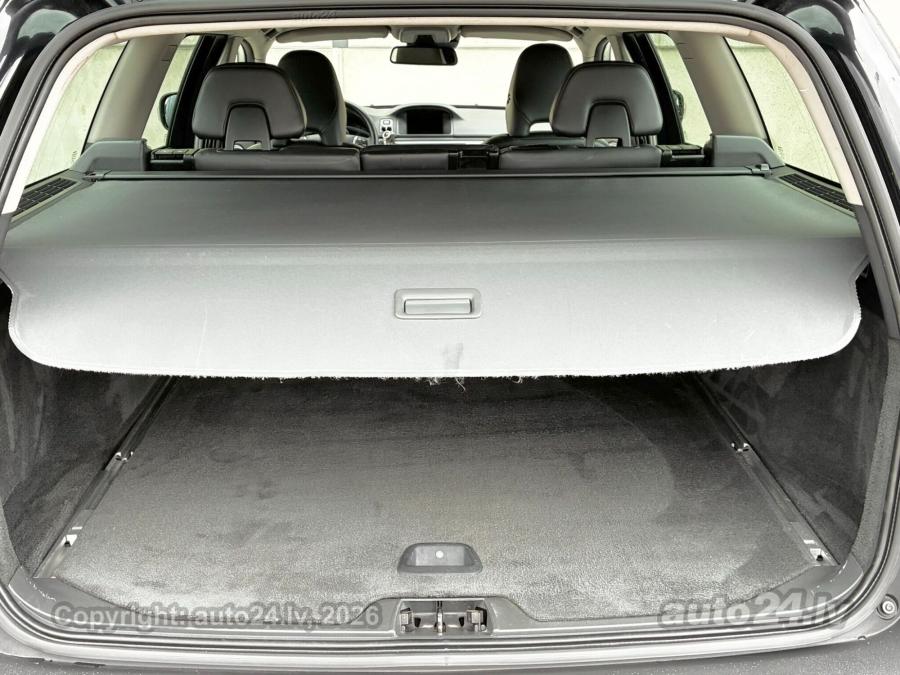 Black Volvo XC70 2014 in Tartu, with an engine capacity of 2.40 L and mileage of 242 thousand km for 14300 €, photo 17 on AUTOMOTO.COM.LV