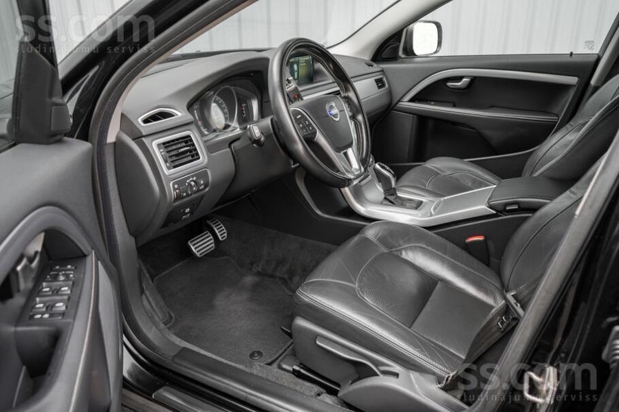 Melns Volvo XC70 2014 Rīga, ar dzinēja tilpumu 2.40 L un nobraukumu 260 tūkst. km par 13500 €, foto 9 vietnē AUTOMOTO.COM.LV