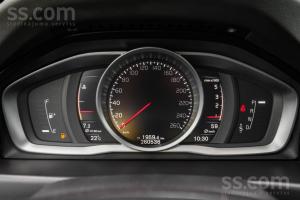 Melns Volvo XC70 2014 Rīga, ar dzinēja tilpumu 2.40 L un nobraukumu 260 tūkst. km par 13500 €, foto 14 vietnē AUTOMOTO.COM.LV
