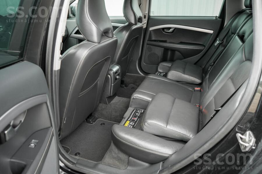 Melns Volvo XC70 2014 Rīga, ar dzinēja tilpumu 2.40 L un nobraukumu 260 tūkst. km par 13500 €, foto 15 vietnē AUTOMOTO.COM.LV