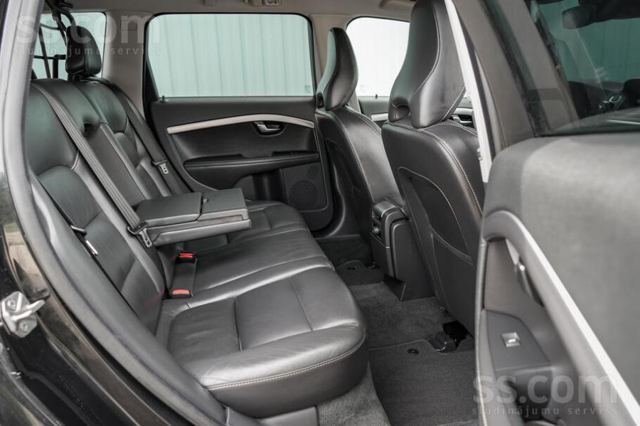 Melns Volvo XC70 2014 Rīga, ar dzinēja tilpumu 2.40 L un nobraukumu 260 tūkst. km par 13500 €, foto 16 vietnē AUTOMOTO.COM.LV