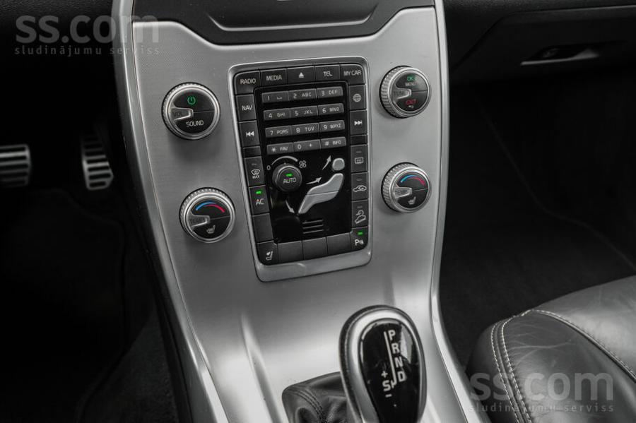 Melns Volvo XC70 2014 Rīga, ar dzinēja tilpumu 2.40 L un nobraukumu 260 tūkst. km par 13500 €, foto 17 vietnē AUTOMOTO.COM.LV