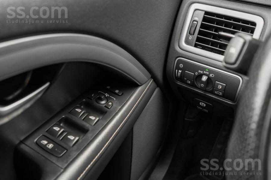 Melns Volvo XC70 2014 Rīga, ar dzinēja tilpumu 2.40 L un nobraukumu 260 tūkst. km par 13500 €, foto 18 vietnē AUTOMOTO.COM.LV