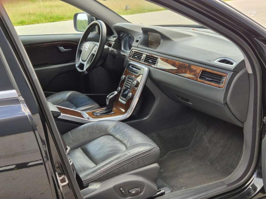 Melns Volvo XC70 2014 Šauļi, ar dzinēja tilpumu 3.20 L un nobraukumu 237 tūkst. km par 9950 €, foto 11 vietnē AUTOMOTO.COM.LV