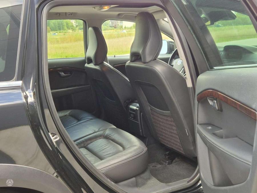 Melns Volvo XC70 2014 Šauļi, ar dzinēja tilpumu 3.20 L un nobraukumu 237 tūkst. km par 9950 €, foto 12 vietnē AUTOMOTO.COM.LV