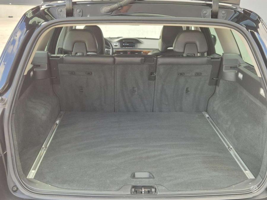 Melns Volvo XC70 2014 Šauļi, ar dzinēja tilpumu 3.20 L un nobraukumu 237 tūkst. km par 9950 €, foto 14 vietnē AUTOMOTO.COM.LV