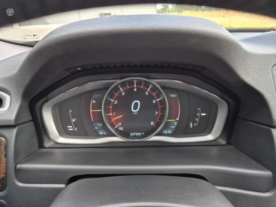 Melns Volvo XC70 2014 Šauļi, ar dzinēja tilpumu 3.20 L un nobraukumu 237 tūkst. km par 9950 €, foto 16 vietnē AUTOMOTO.COM.LV