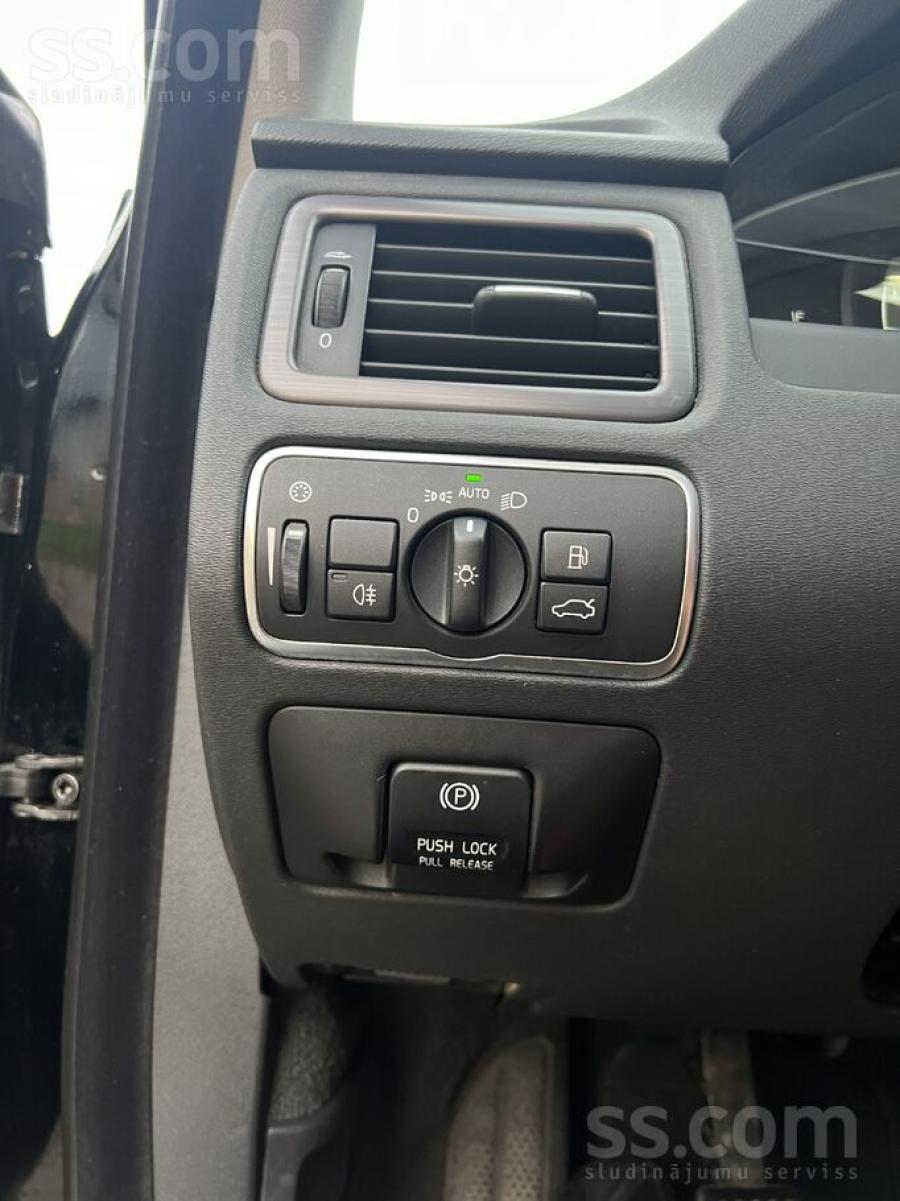 Melns Volvo XC70 2014 Rīga, ar dzinēja tilpumu 2.00 L un nobraukumu 355 tūkst. km par 10130 €, foto 19 vietnē AUTOMOTO.COM.LV