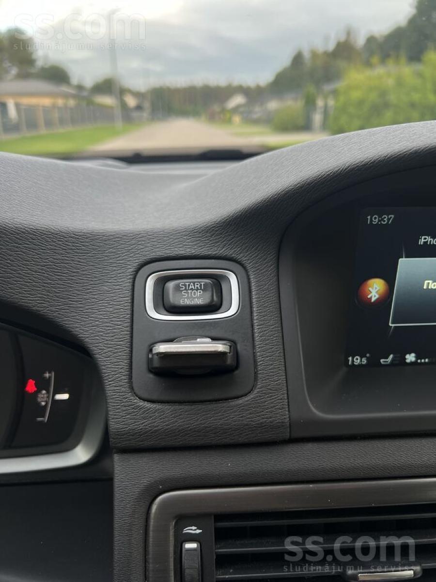Melns Volvo XC70 2014 Rīga, ar dzinēja tilpumu 2.00 L un nobraukumu 355 tūkst. km par 10130 €, foto 22 vietnē AUTOMOTO.COM.LV