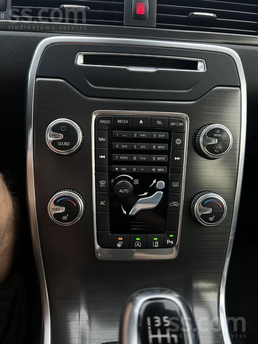 Melns Volvo XC70 2014 Rīga, ar dzinēja tilpumu 2.00 L un nobraukumu 355 tūkst. km par 10130 €, foto 24 vietnē AUTOMOTO.COM.LV