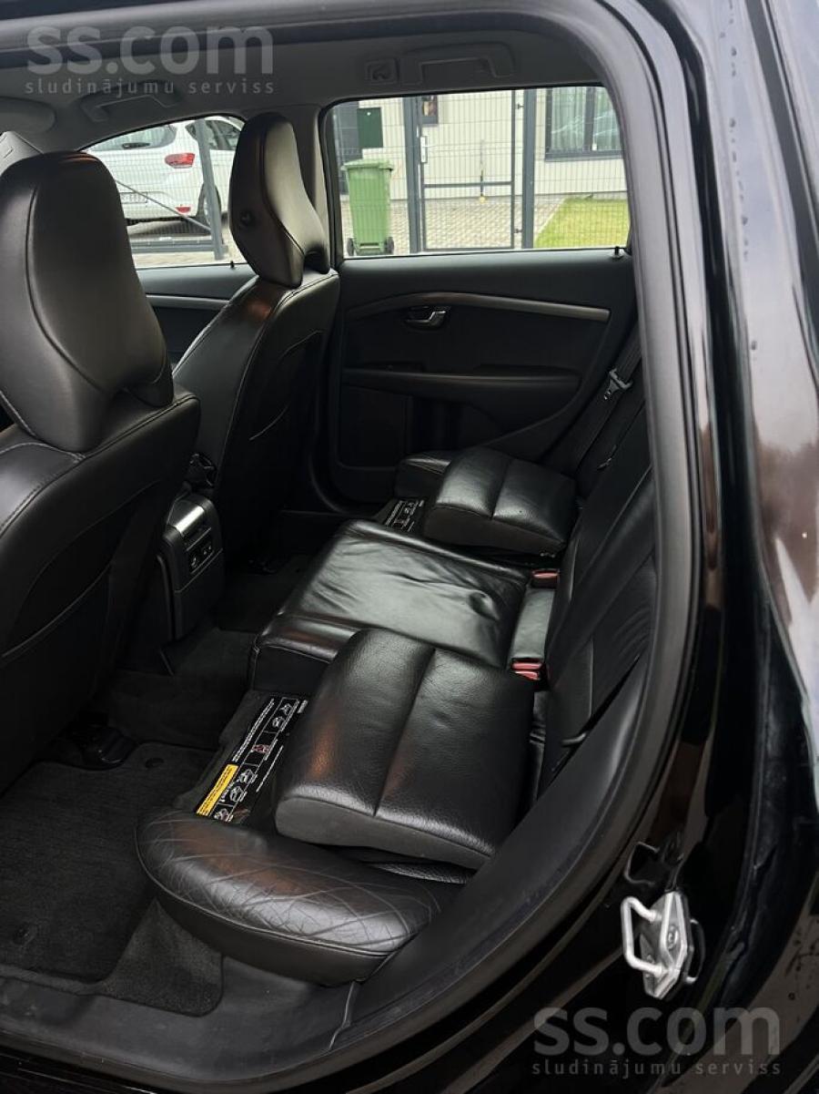 Melns Volvo XC70 2014 Rīga, ar dzinēja tilpumu 2.00 L un nobraukumu 355 tūkst. km par 10130 €, foto 27 vietnē AUTOMOTO.COM.LV