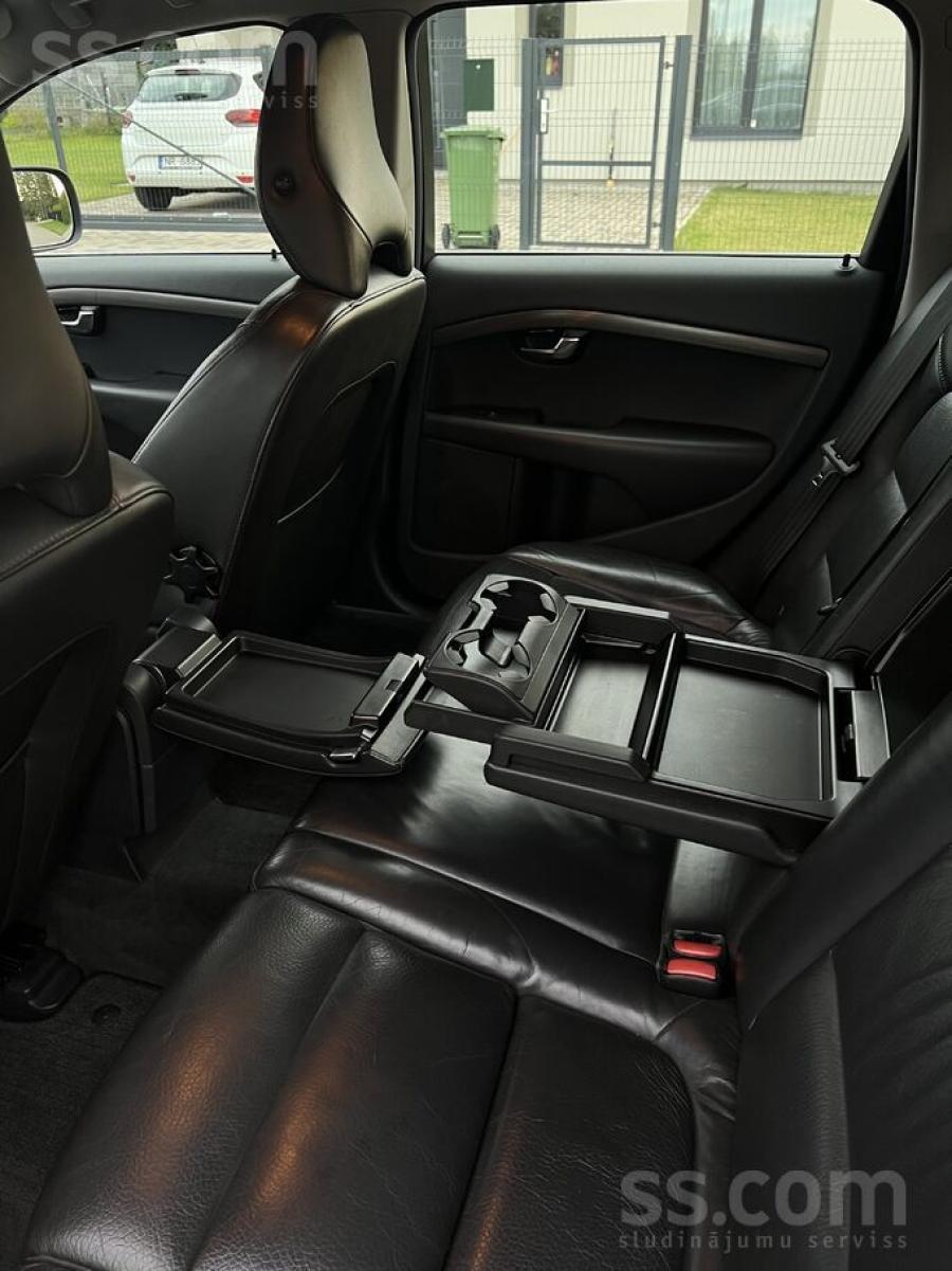 Melns Volvo XC70 2014 Rīga, ar dzinēja tilpumu 2.00 L un nobraukumu 355 tūkst. km par 10130 €, foto 28 vietnē AUTOMOTO.COM.LV