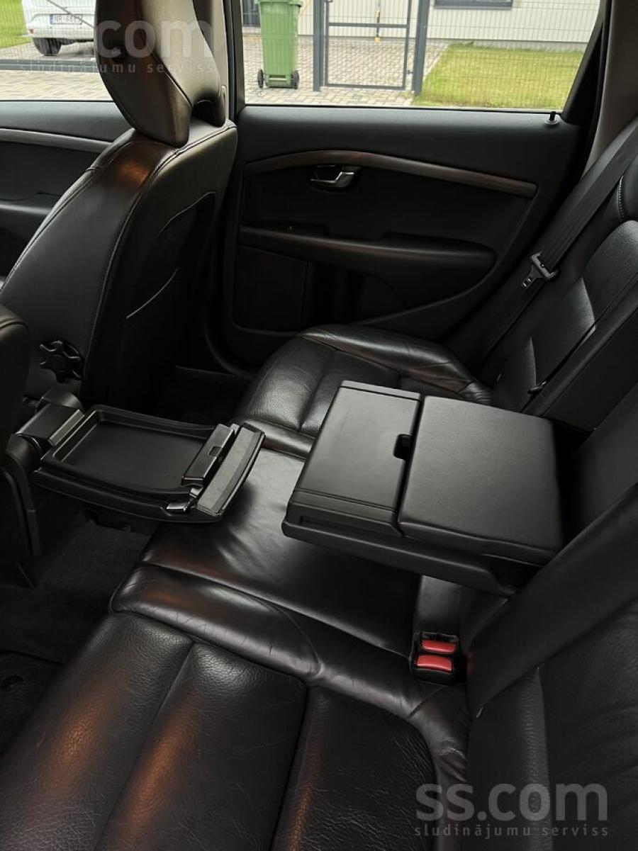 Melns Volvo XC70 2014 Rīga, ar dzinēja tilpumu 2.00 L un nobraukumu 355 tūkst. km par 10130 €, foto 29 vietnē AUTOMOTO.COM.LV
