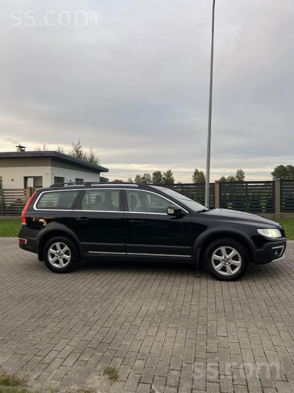 Volvo XC70 2014 Rīga vietnē Melns Volvo XC70 2014 Rīga, ar dzinēja tilpumu 2.00 L un nobraukumu 355 tūkst. km par 10130 €, foto 5 vietnē AUTOMOTO.COM.LV