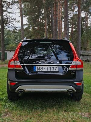 Melns Volvo XC70 2014 Rīga, ar dzinēja tilpumu 2.40 L un nobraukumu 270 tūkst. km par 14000 €, foto 4 vietnē AUTOMOTO.COM.LV